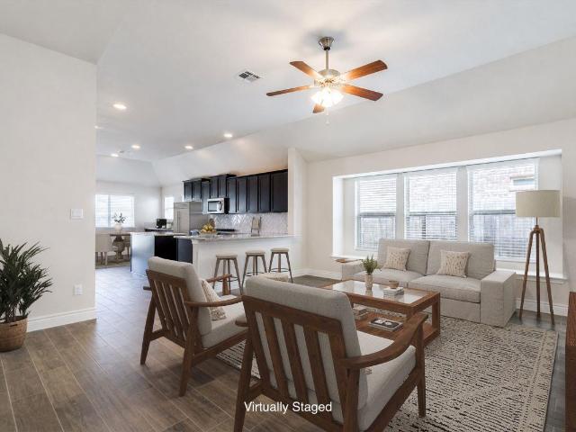 124 Compass Ln