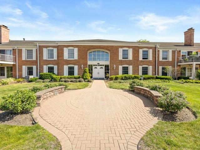 124 Carriage Way Dr Unit B109, Burr Ridge, IL 60527
