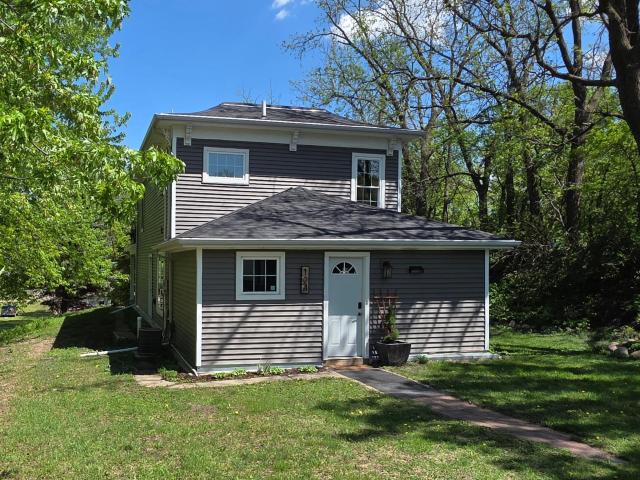 124 Center Street S