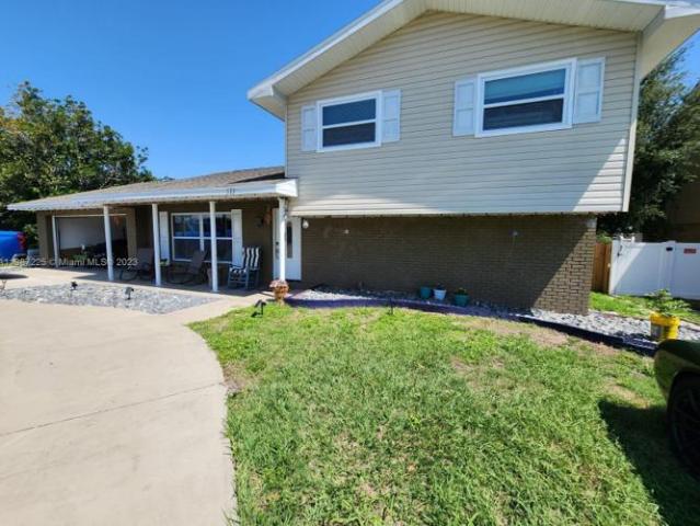 124 Chaucer Ln, Winter Haven, FL 33884