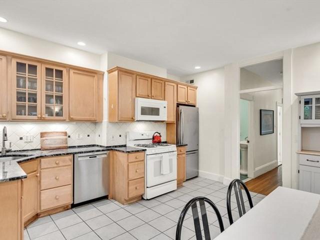 124 Chestnut St Apt 1, Brookline, MA 02445
