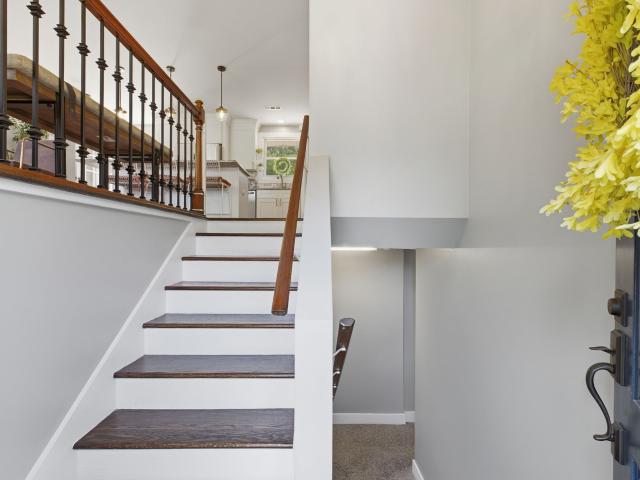 124 Chippendale Dr