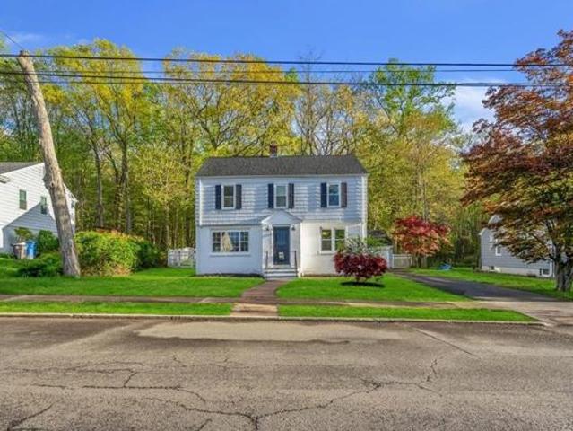 124 Curtis Dr, New Haven, CT 06515
