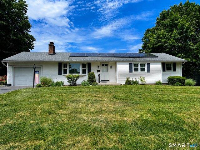 124 Appletree Dr, East Hartford, CT 06118