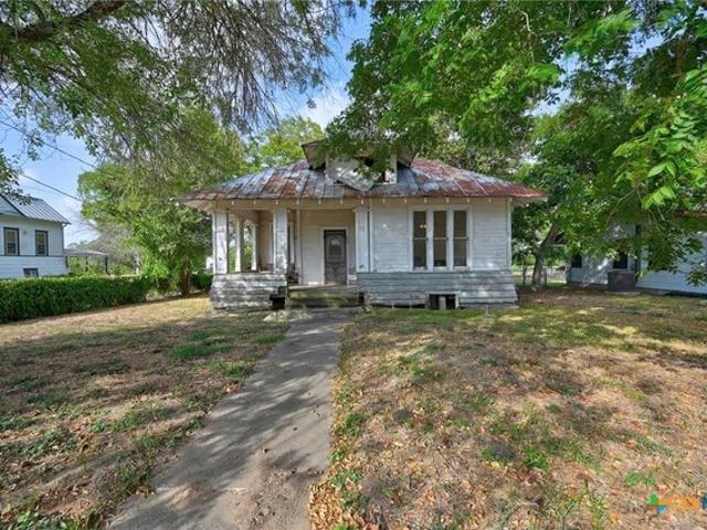 124 Avenue I, Shiner, TX 77984