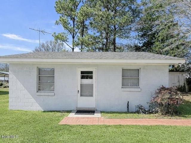 124 Bayshore Dr, Cape Carteret, NC 28584