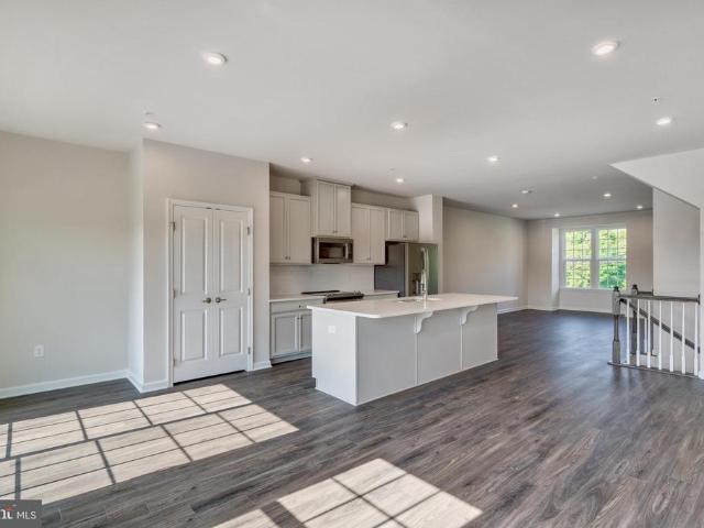 124 Bishop Way