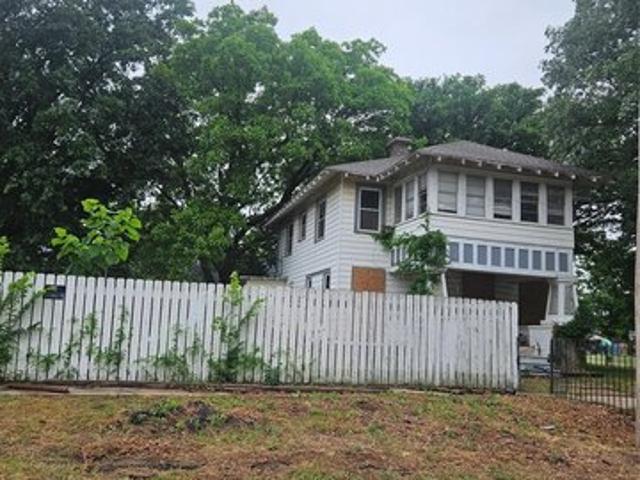 124 E 2nd St, Stroud, OK 74079