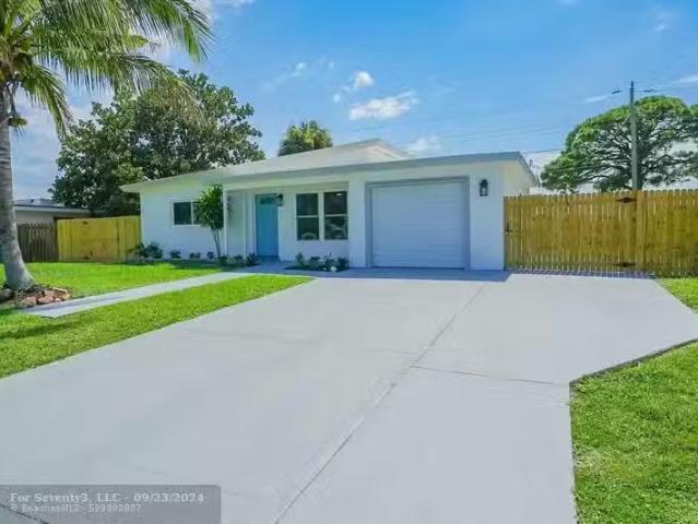 124 E ARBOR AVE, PORT ST LUCIE, FL 34952 Single Family Residen.