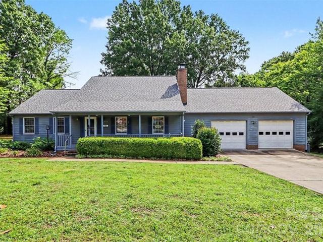 124 E Catawba Ave, Mooresville, NC 28115