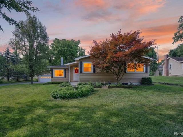 124 E Lafayette St, Milford Vlg, MI 48381