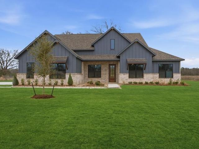 124 El Paso Bnd, New Waverly, TX 77358