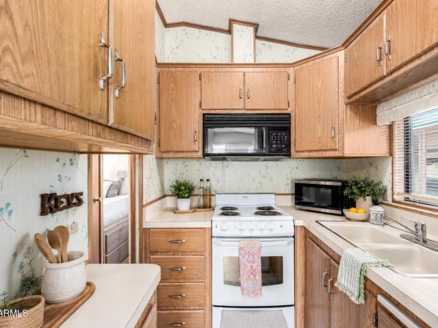 124 kaolin drive