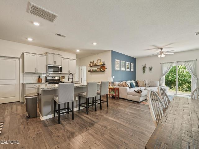 124 Harbour Pointe Lane