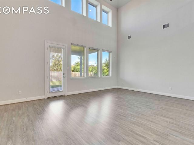 124 Leadtree Loop, Buda, TX