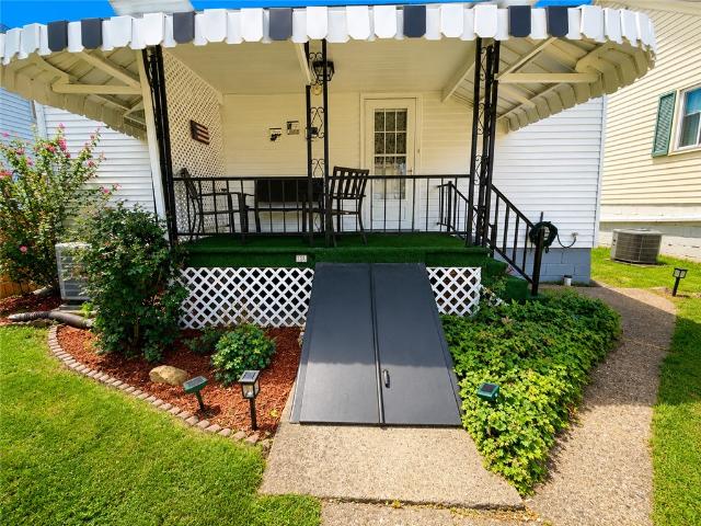 124 Moore Ave