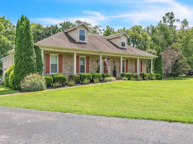 124 Medford Pl