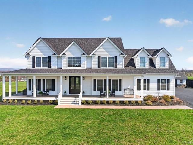 124 Mulford Dr, Wallkill, NY 12589
