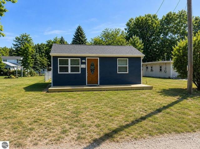 124 N Wheeler St, Oscoda, MI 48750