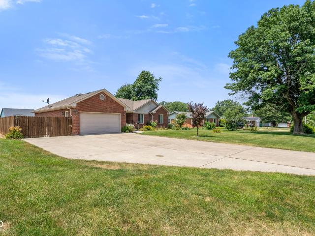124 N County Rd 300 E