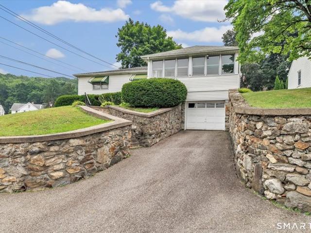 124 N Cliff St, Ansonia, CT 06401