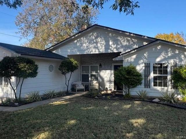 124 N Sunset Dr, Madill, OK 73446