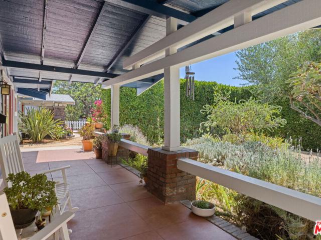 124 S Hobart Boulevard