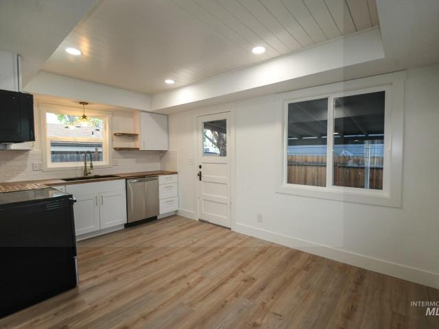 124 Maple St