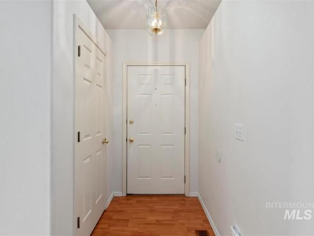 124 South Valley Dr