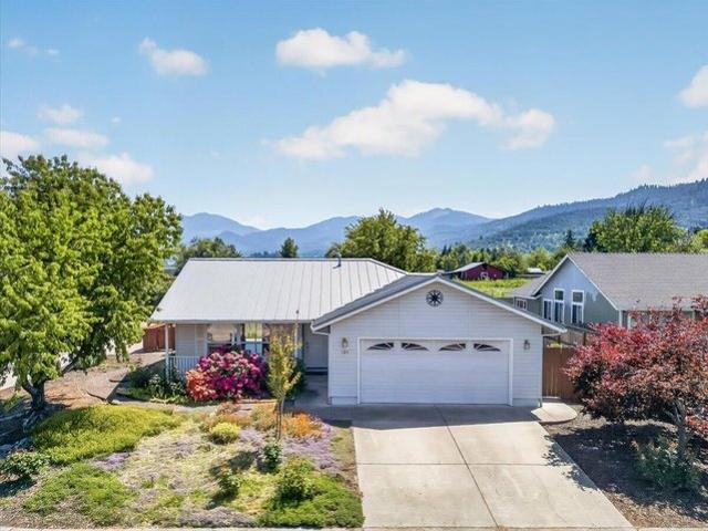 124 Samuel Ln, Phoenix, OR 97535