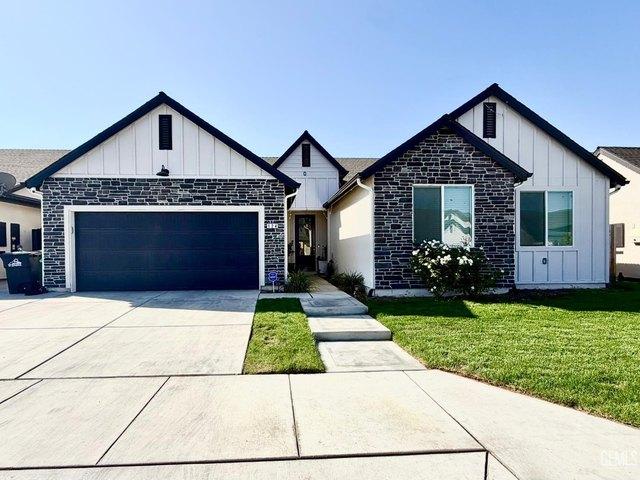 124 Swan Dr, Delano, CA 93215