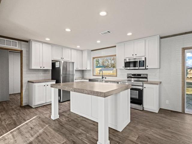 124 Porter Cir, Savoy, TX 75479