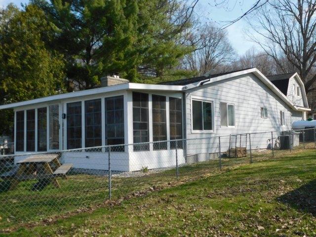 124 Peterson Dr, Gobles, MI 49055