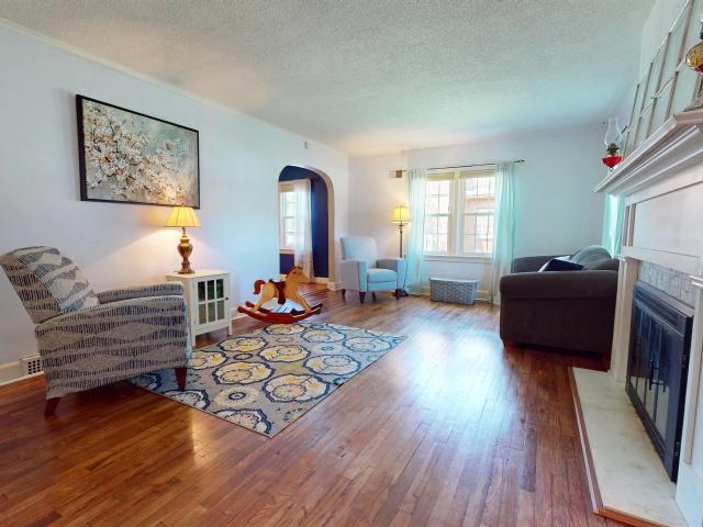 124 W Alta Vista