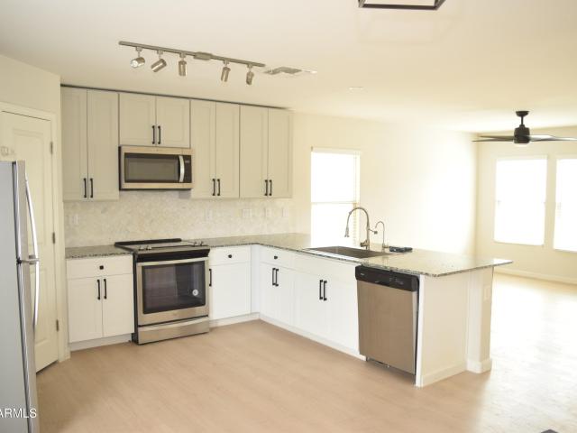 124 W Bobcat Place