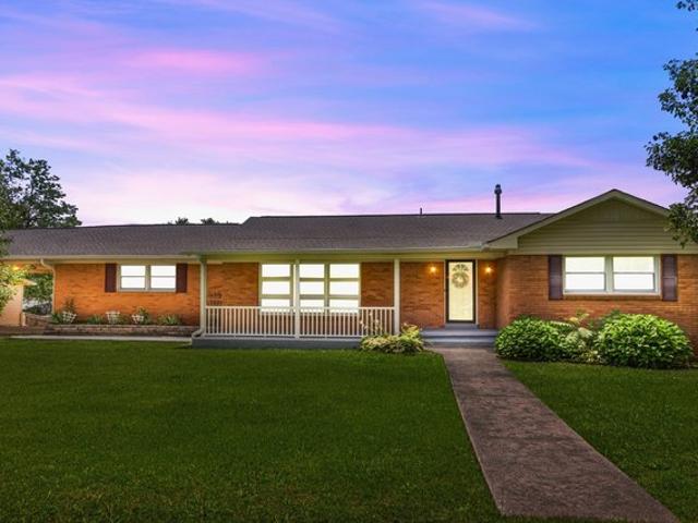 124 W Brooklyn St, Linden, TN 37096