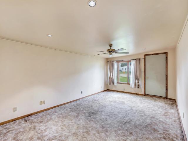 124 W CECIL Street