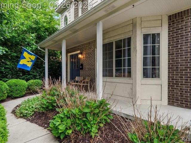 124 Woodside Rd, Royal Oak, MI 48073