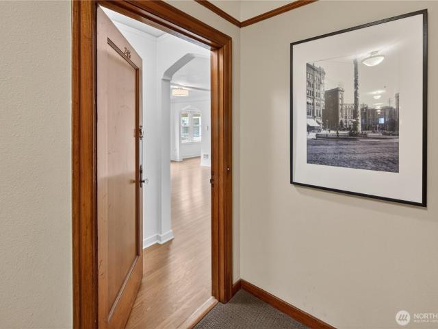 124 Warren Avenue N # 208