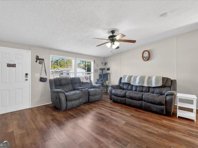 124 Willow Lane NE