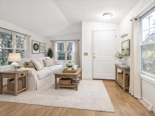 124 UNIT B Cardinal Ln, Unit B, Sandwich, IL 60548 | Compass