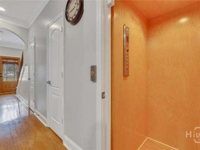 124 Ventura Place