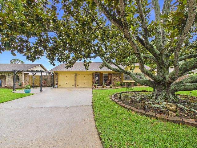 12546F Bar Dr, Santa Fe, TX 77510