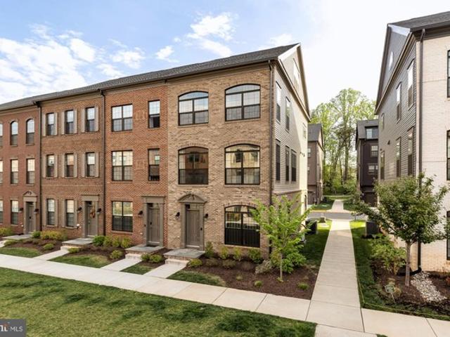 12548 Dehring Dr, Fairfax, VA 22033