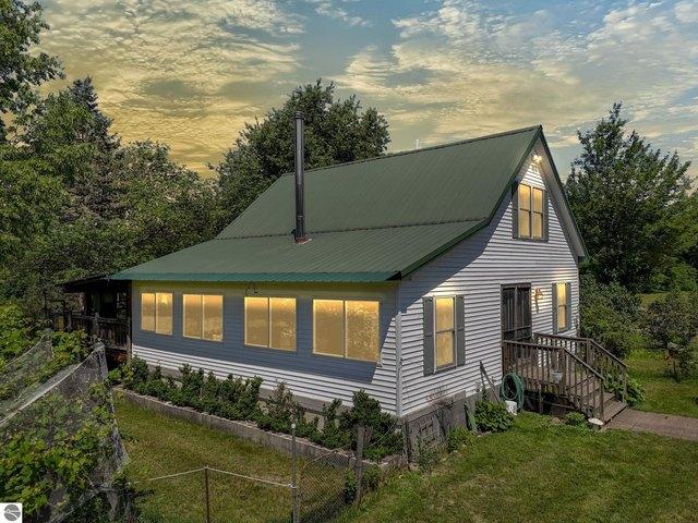 12549 Puffer Rd SW, Fife Lake, MI 49633