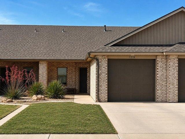 1254 N 7th St, Wolfforth, TX 79382