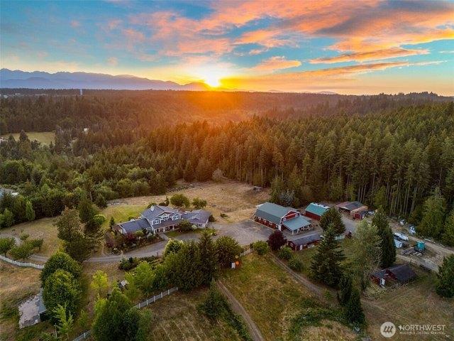 1254 NE Raspberry Ridge Ln, Poulsbo, WA 98370
