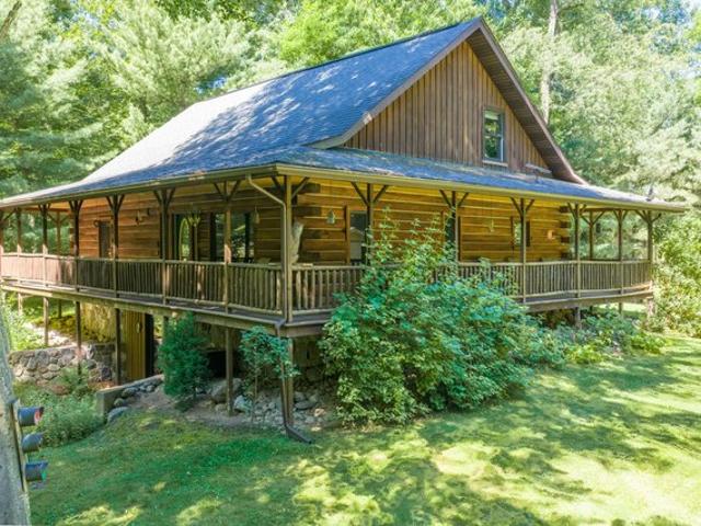 1254 Burbank Rd, Quincy, MI 49082