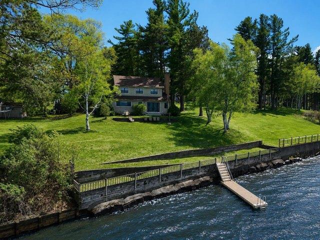 1254 Bluff Rd, Newport City, VT 05855