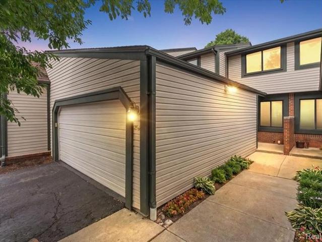 1254 Charleston Ct, Northville, MI 48167